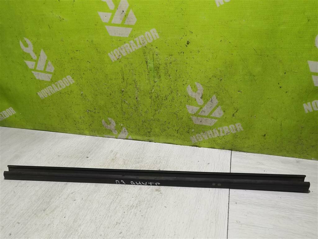 Накладка стекла заднего правого Ford Focus 2 08-11