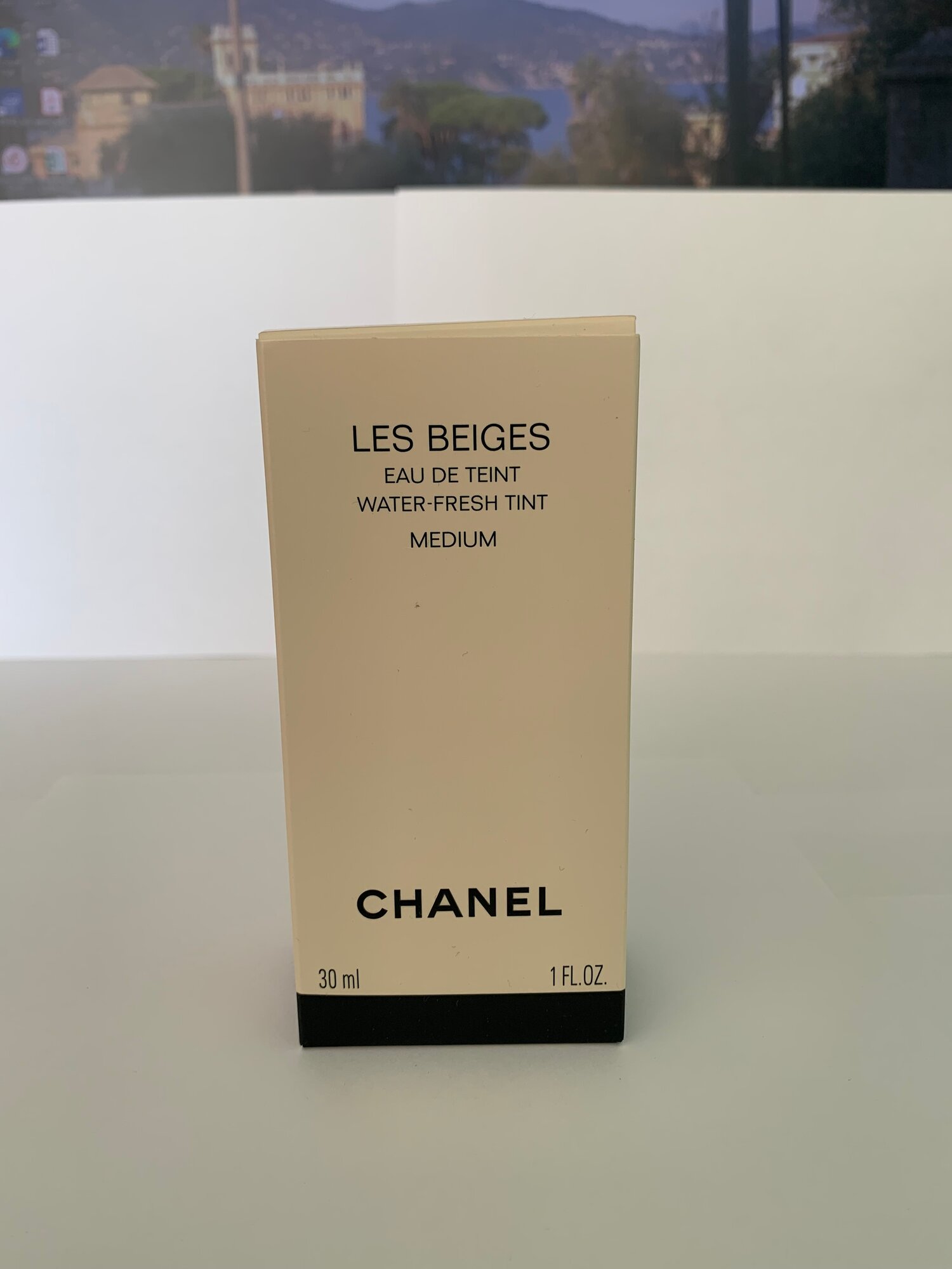 30 мл. CHANEL Les beiges eau de teint освежающий флюид-тинт С пигментами внутри микросфер MEDIUM