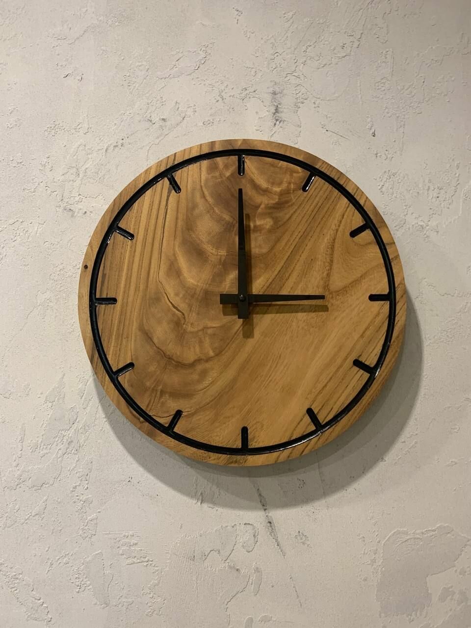 Часы настенные 30 см интерьерные деревянные с эпоксидной смолой