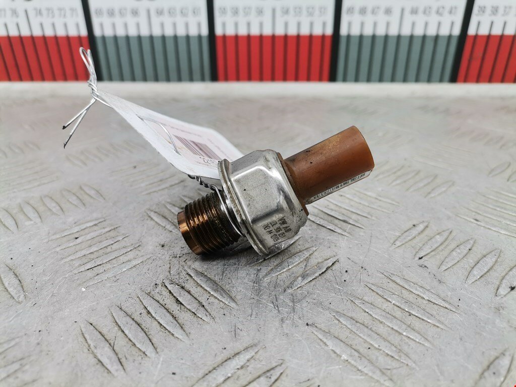 Датчик давления топлива Volkswagen Passat 6 03L906051 арт. 2216741