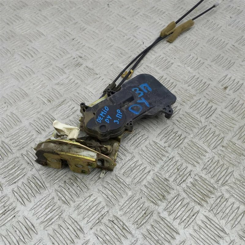 Б/У Замок двери задней правой Mazda Demio 2 DY / Мазда Демио 2 DY 1.3 ZJ 91 Л.С 2003