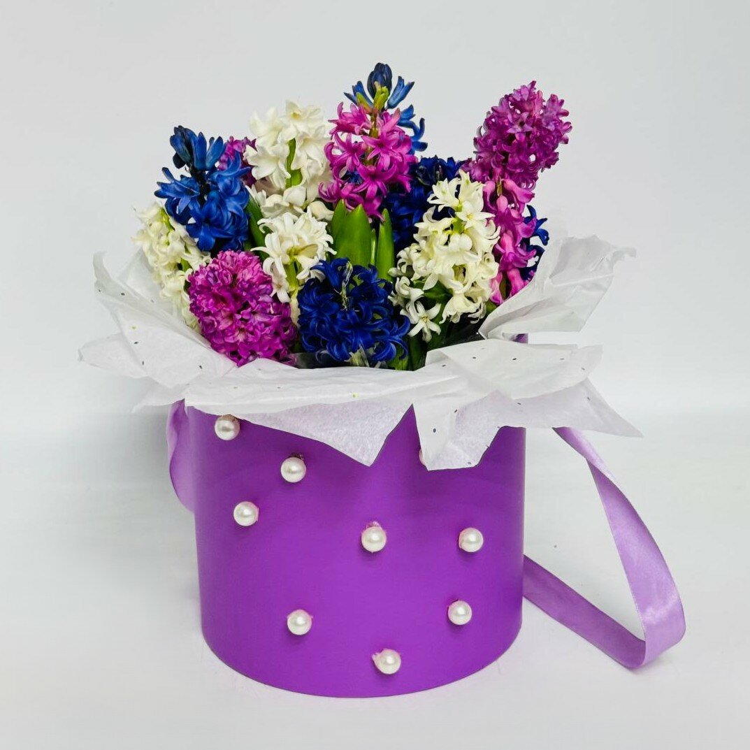 Букет из гиацинтов в коробке. Весенние первоцветы. Подарок на День рождения, 8 марта