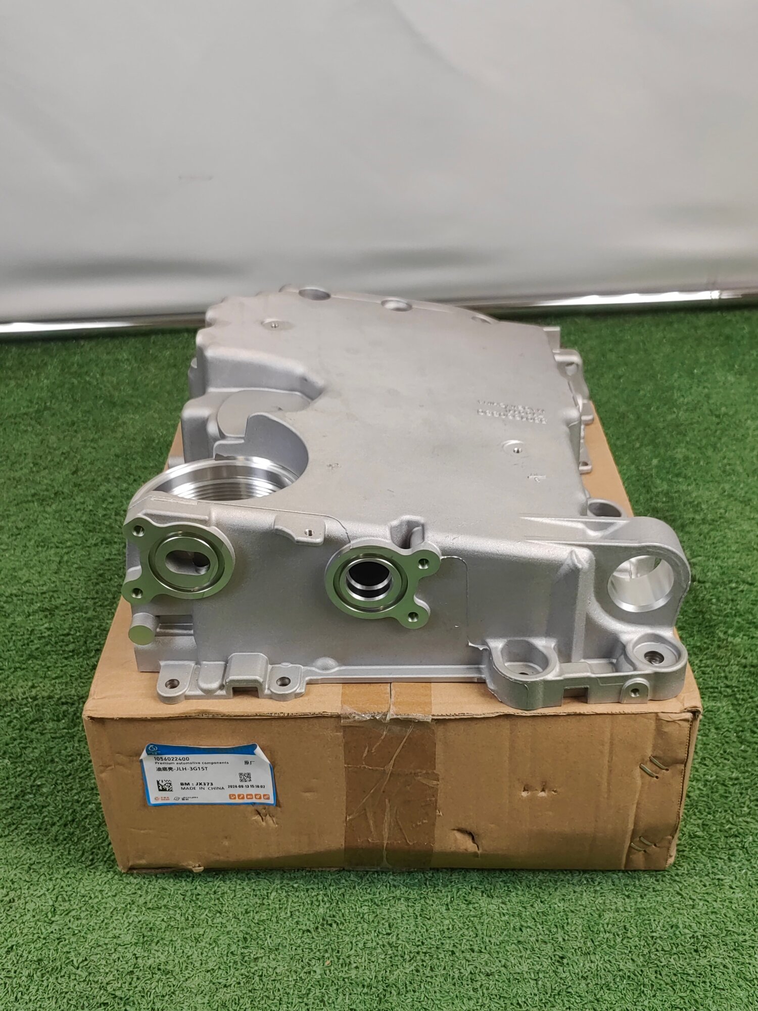 GEELY Поддон двигателя Geely Coolray 1056022400