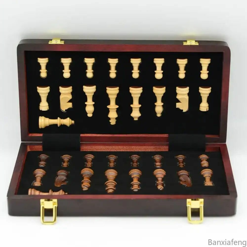 Шахматы магнитные из новозеландской сосны, настольная игра, с ферзем, 30х30см