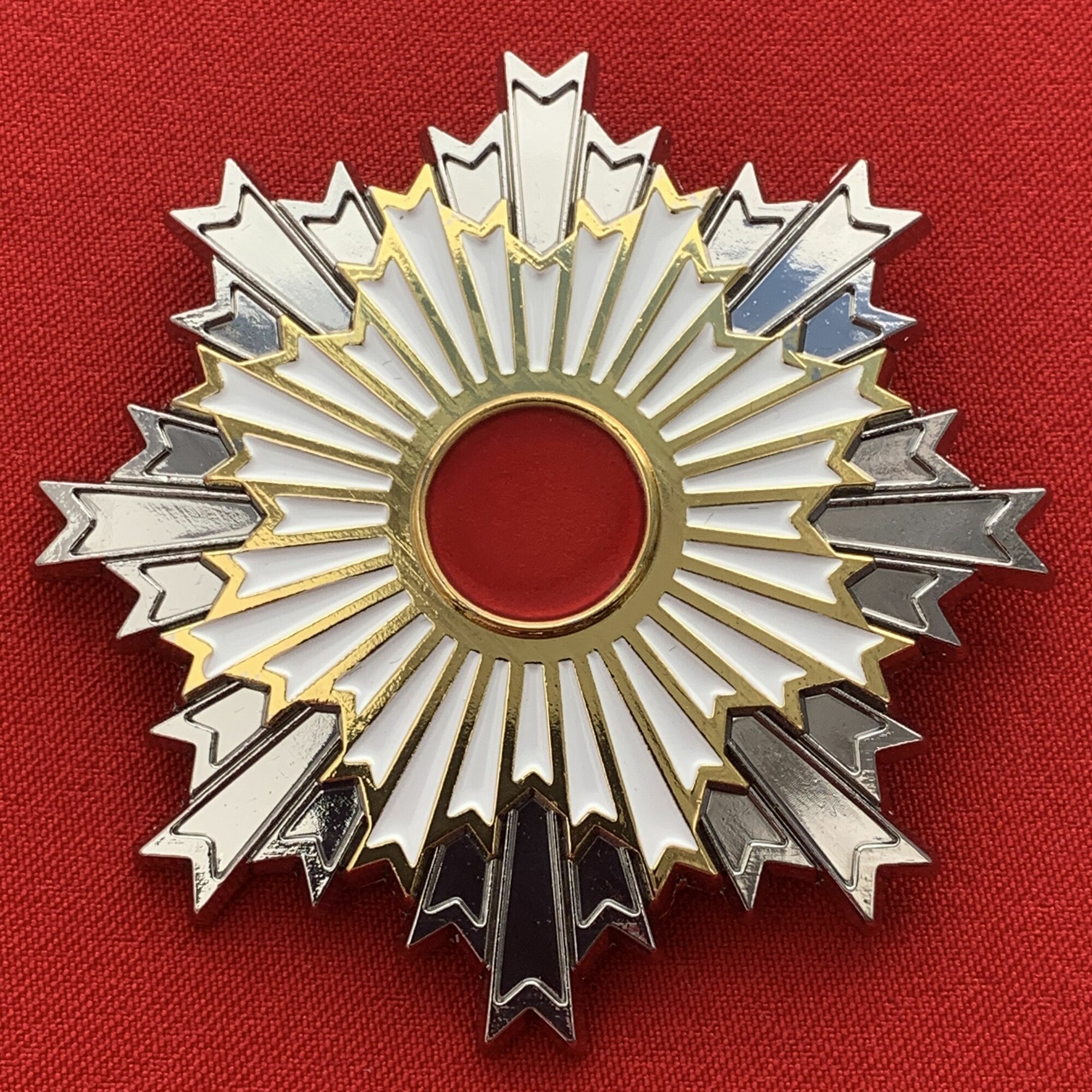 Звезда ордена Восходящего Солнца (Япония), муляж иностранной награды. Размер 60х60 мм.