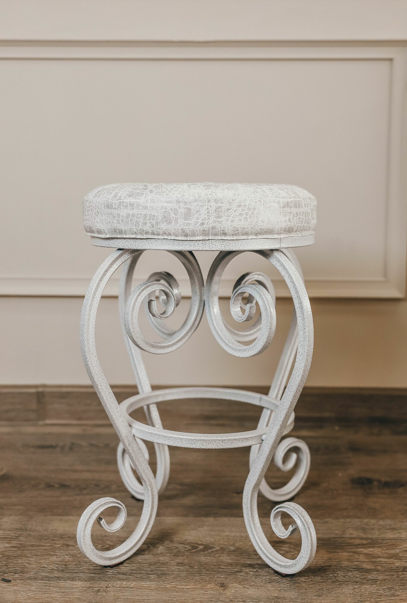 Пуф табурет для кухни гостиной прихожей с мягким сиденьем железный каркас витой, ширина 33 см х высота 49 см, Бордовый мрамор на белом серебре , 1 шт