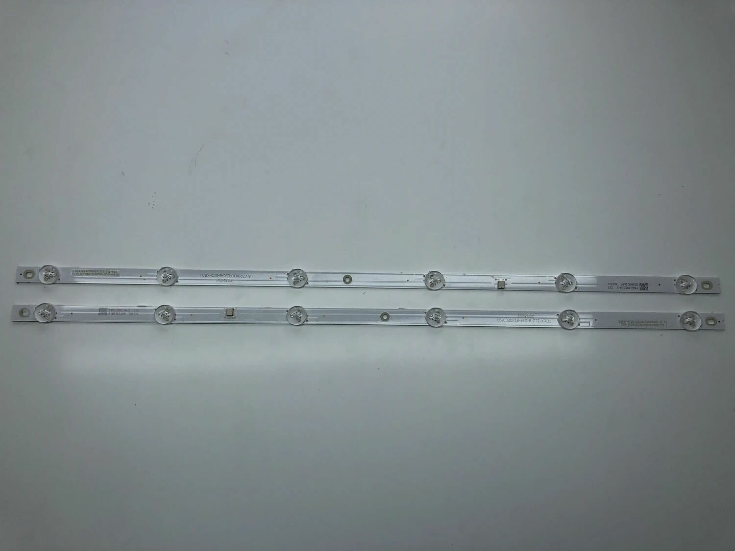 LB-C320X18-E5C-B-G72-XRD1 CRH-ZG32G5C3030060281KREV1.0 LCD C320X18-E5C-B(G-21) за 1 планку для 32Lem-1050/Ts2C Lcd Телевизор Bbk LCD, LED подсветка (string стринг светодиодный) арт. 11319