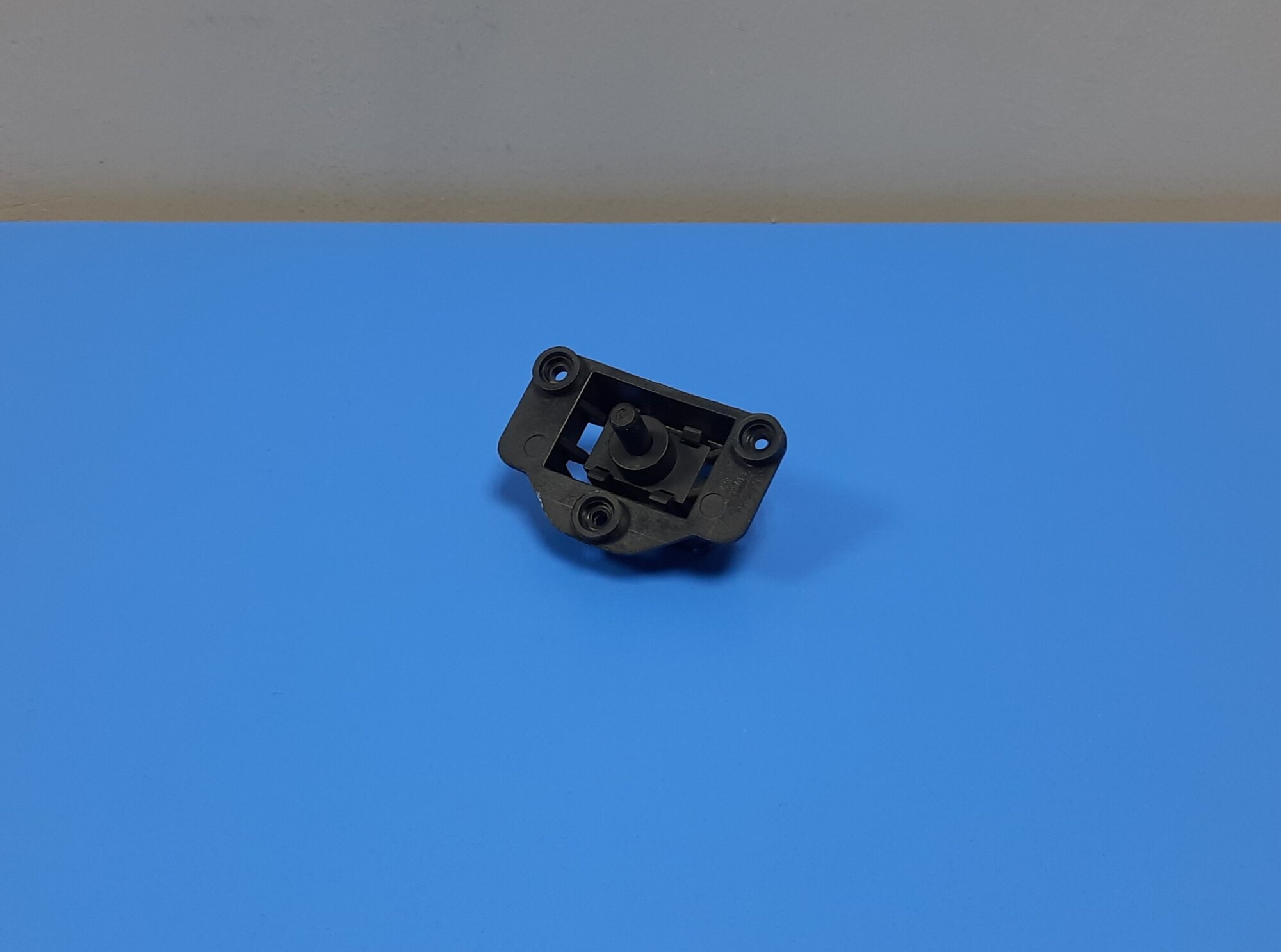 Кнопка включения кофеварки Binatone ECM-153