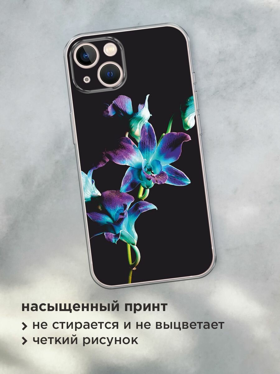 Чехол на Apple iPhone 13 / Айфон 13 с принтом "Синий цветок на черном" — фото 1