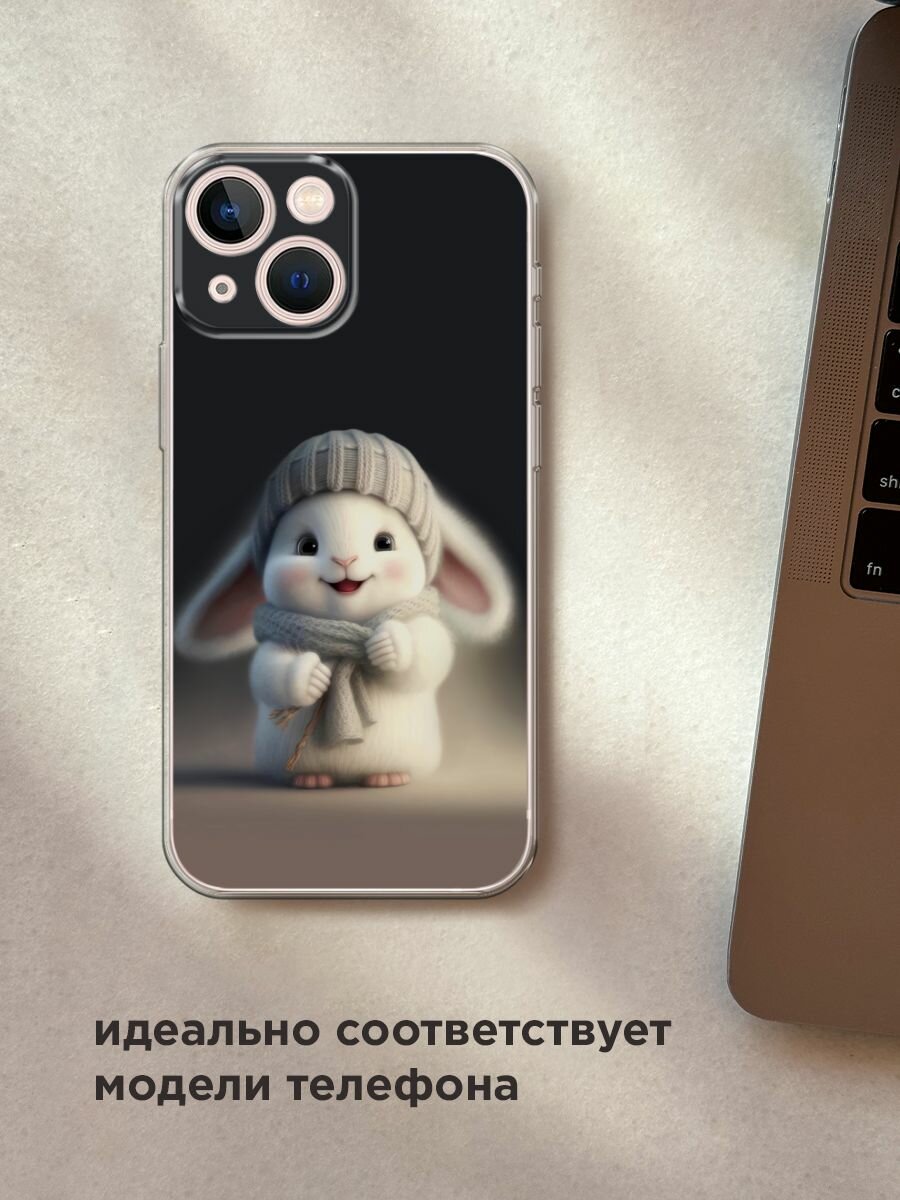 Чехол на Apple iPhone 13 mini / Айфон 13 мини с принтом "Белый крольчонок в шапке" — фото 1