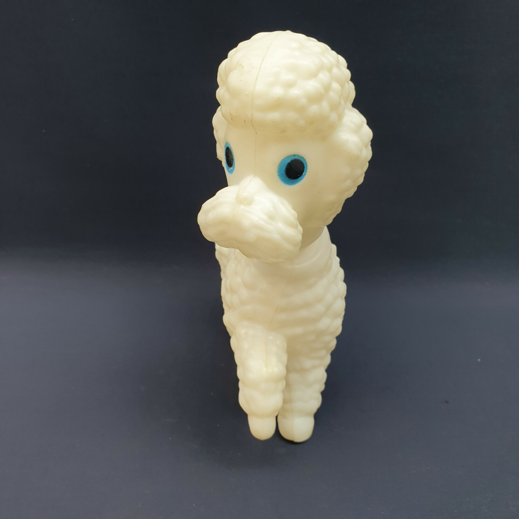 Винтажная игрушка СССР. Фигурка пудель из пластмассы, советский декоративный пес для коллекции