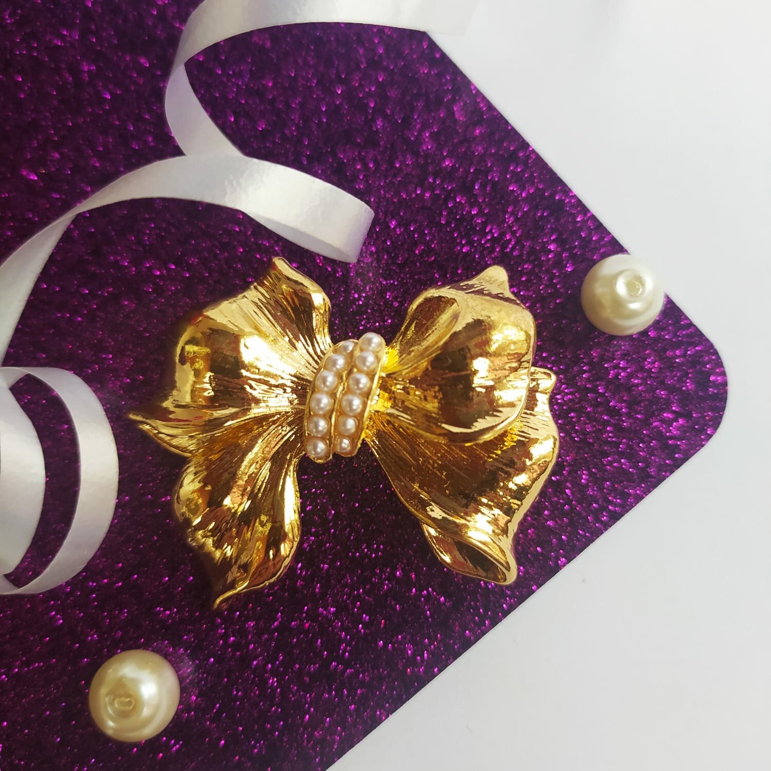 Брошь, пластик