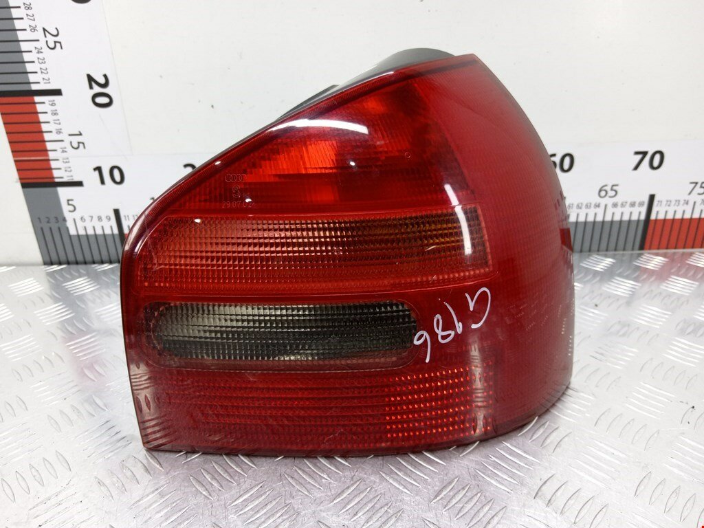 Фонарь задний правый Audi A3 8L 8L0945096A арт. 1736780