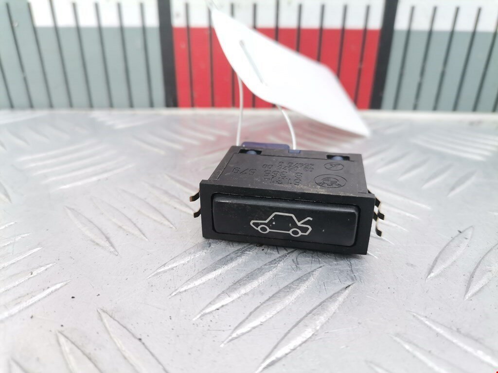 Кнопка открытия багажника Land Rover Range Rover 3 61318365579 арт. 2031812
