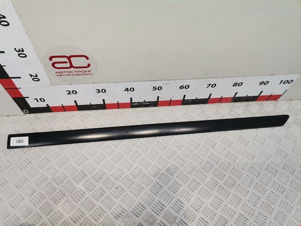 Накладка (молдинг) двери передней правой Volvo S40 V40 1 30621779 арт. 1642800