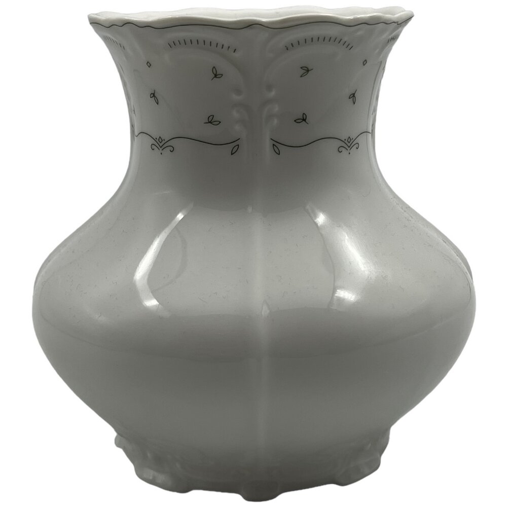 Ваза белая "Лепестки" 1920-1927 гг, 12,5 см, фарфор, ручная роспись, Tirschenreuth, Германия