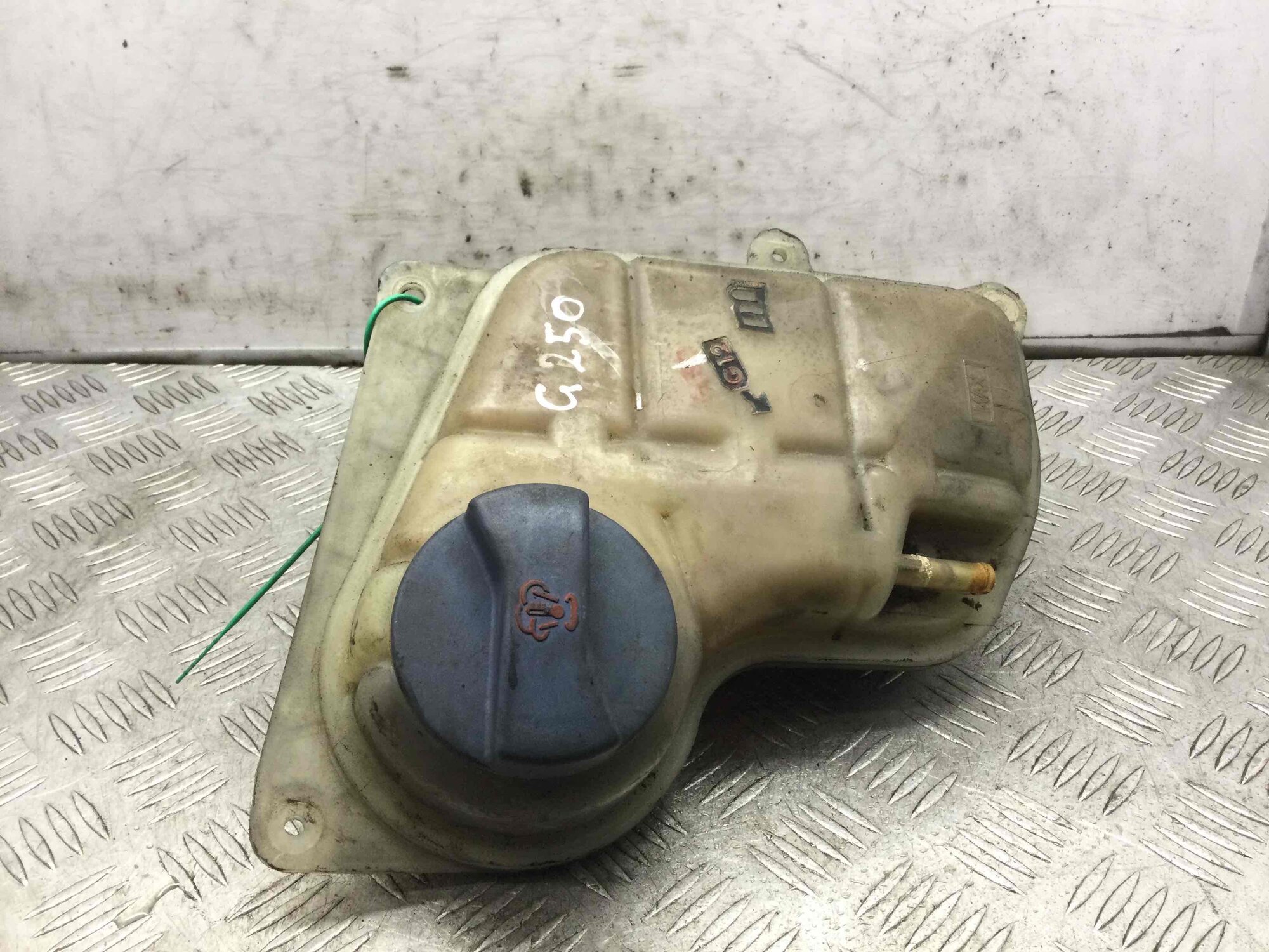 Б/У Бачок расширительный Volkswagen Golf 4 поколение (1997-2004) 1999 г.