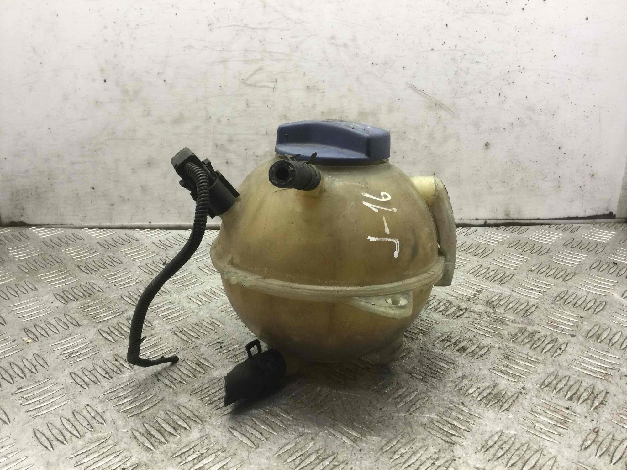 Б/У Бачок расширительный Audi A3 8L (1996-2000) 1997 г.