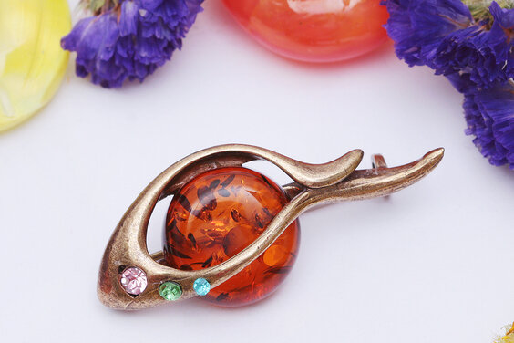 Брошь, серебро, 925 проба, золочение, янтарь