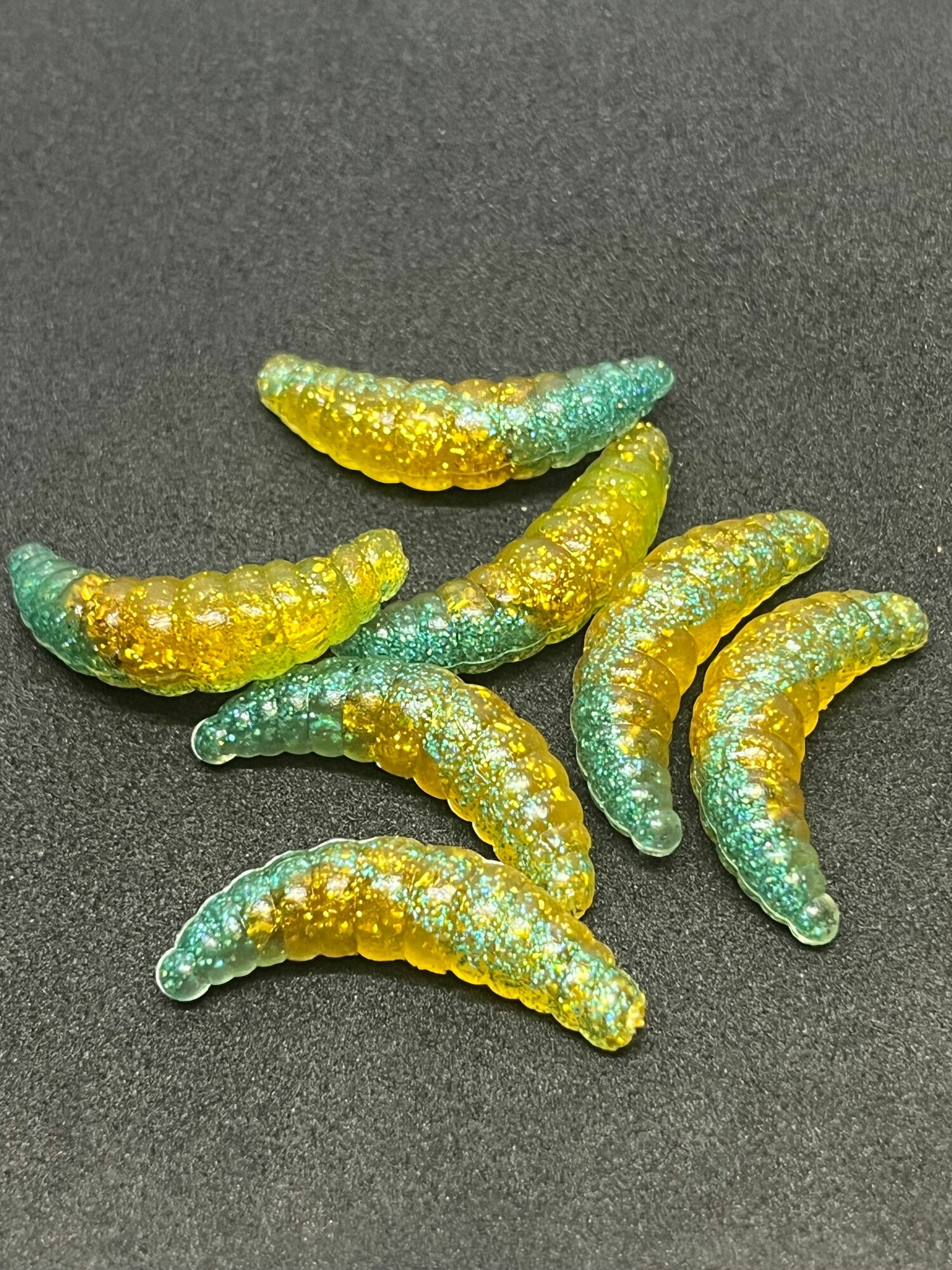 Съедобная, плавающая силиконовая приманка. Maggot 1.3 Золото- бирюза