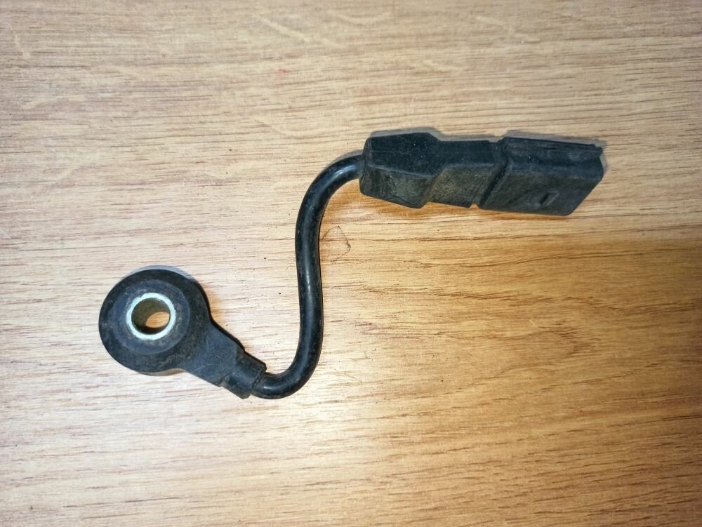 Датчик детонации Volkswagen Skoda Audi 06A905377B 06A905377B