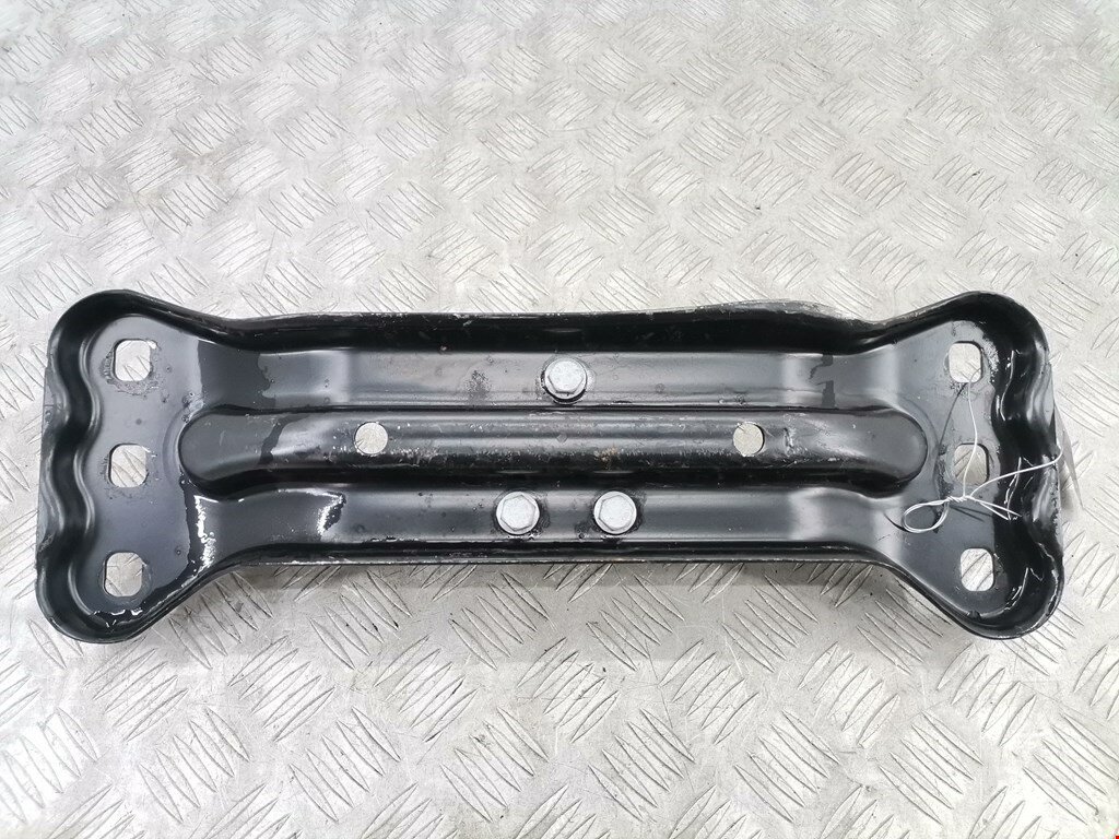 Кронштейн (крепление лапа траверса) кпп Mercedes C-Class (W204) A2042420501 арт. 1708235