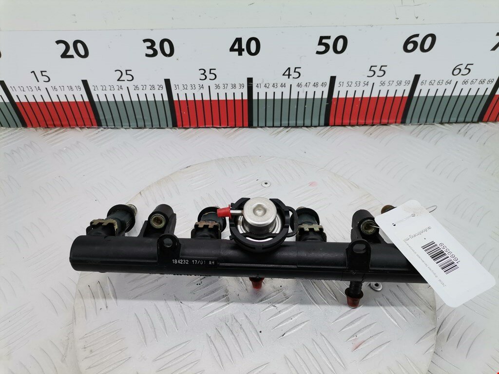 Форсунка бензиновая электрическая Volkswagen Polo 3 030906031J арт. 1669559