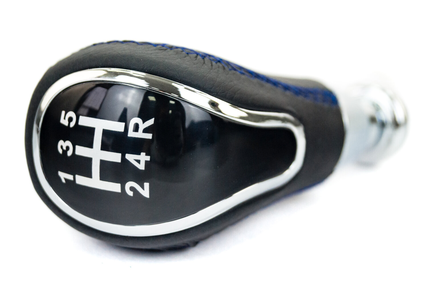 Ручка КПП Sal-Man в стиле Весты экокожа с синей прострочкой и вставкой хром для Лада Гранта, Калина 2, Приора 2, Веста, Датсун с тросовым приводом КПП