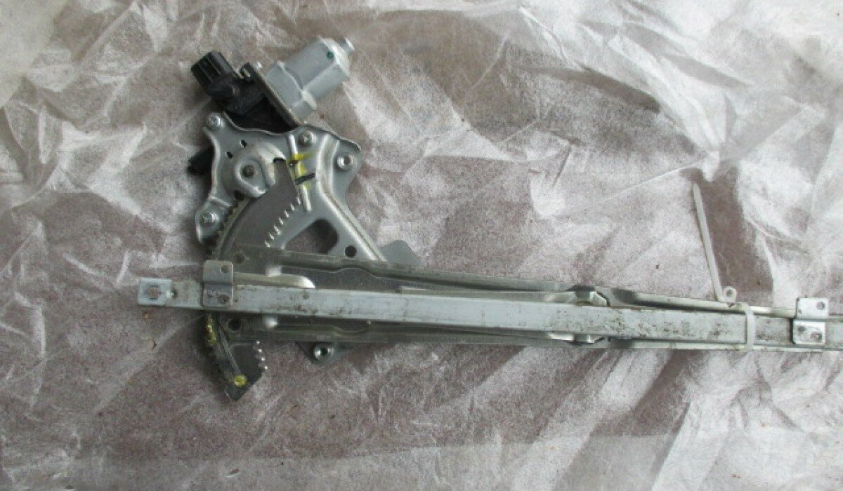 Моторчик стеклоподъемника Lancer (CX,CY) Mitsubishi