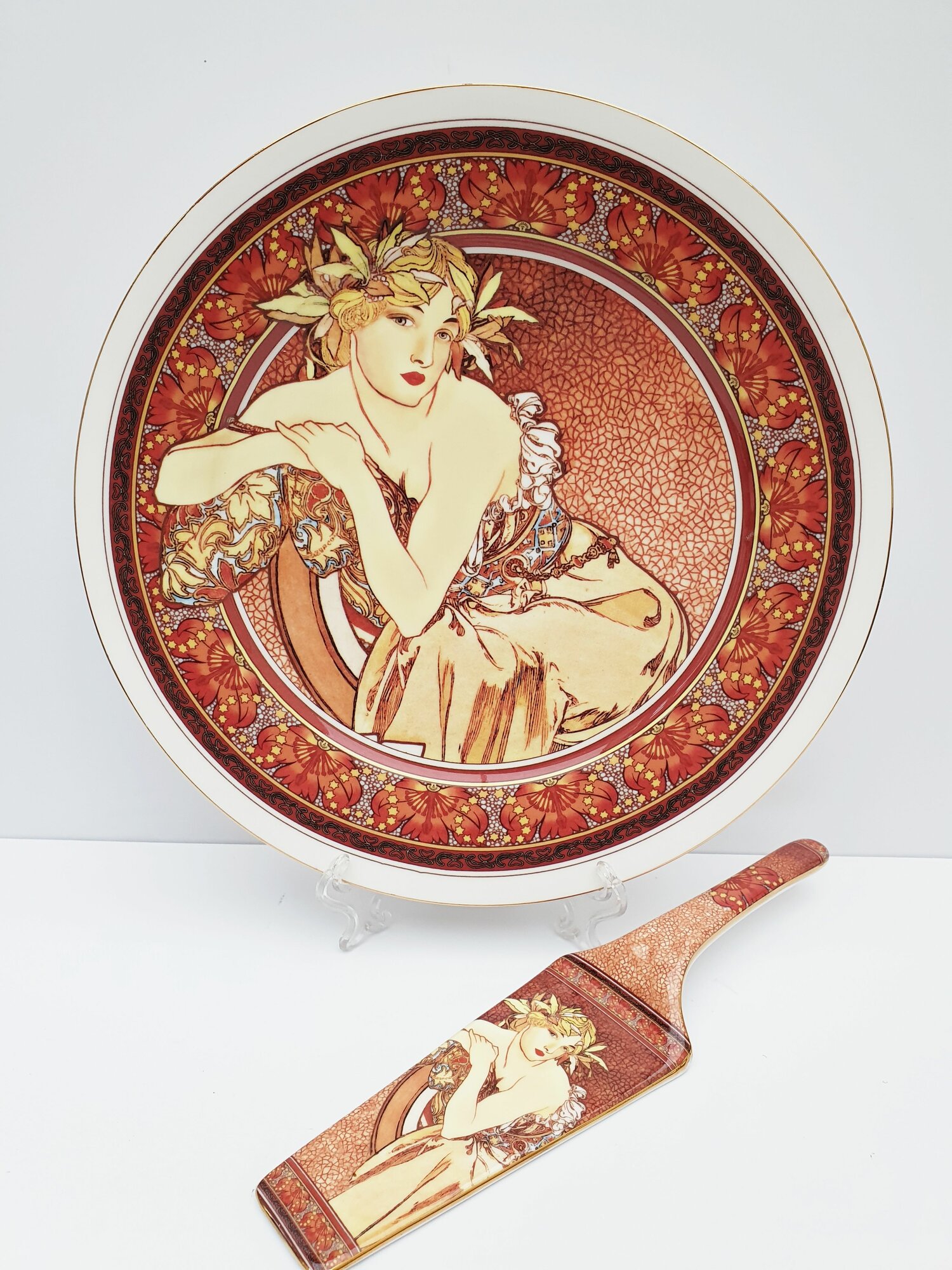 Набор для торта "Женщины-цветы" (блюдо+лопатка)ю. Фарфор. D блюда 27 см. В индивидуальной упаковке.