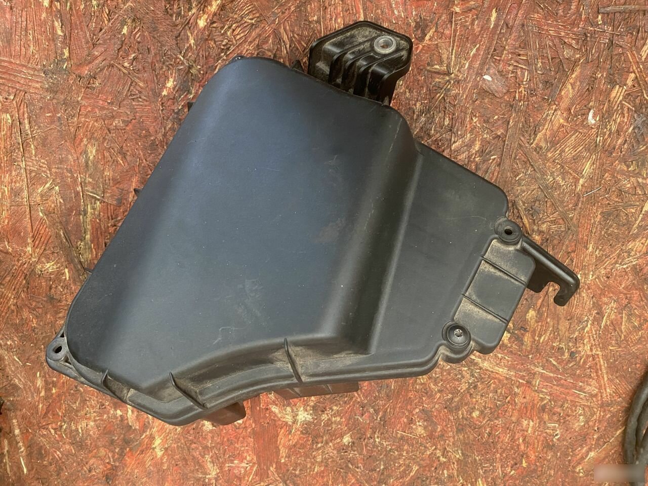 Корпус блока предохранителей audi A8D4 2010-2017