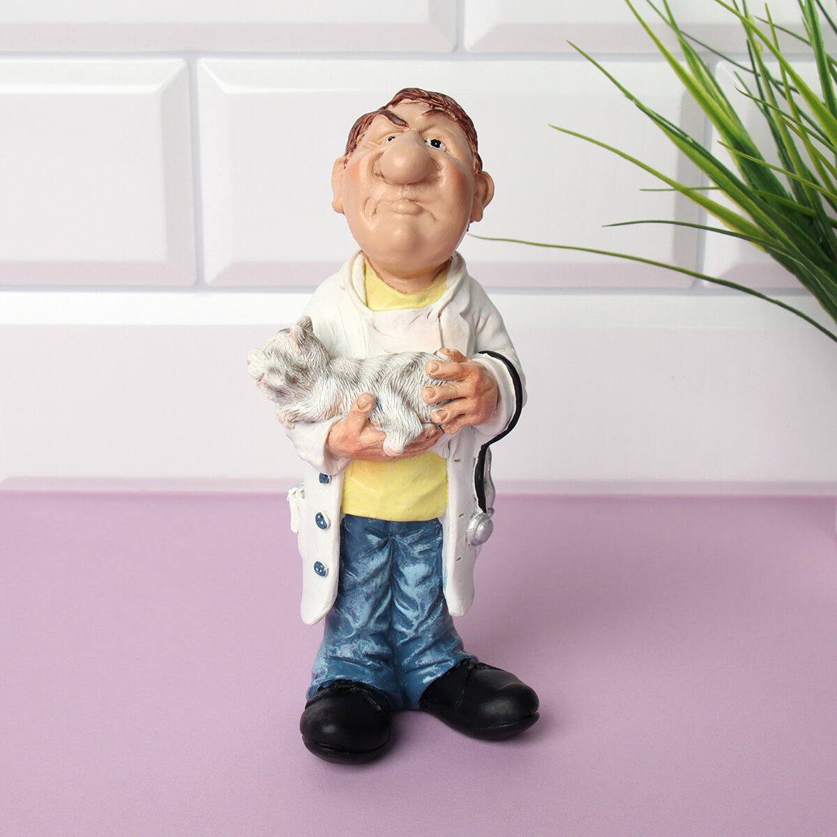 Декоративная статуэтка «Врач Ветеринар», 6х6х16 см, полистоун