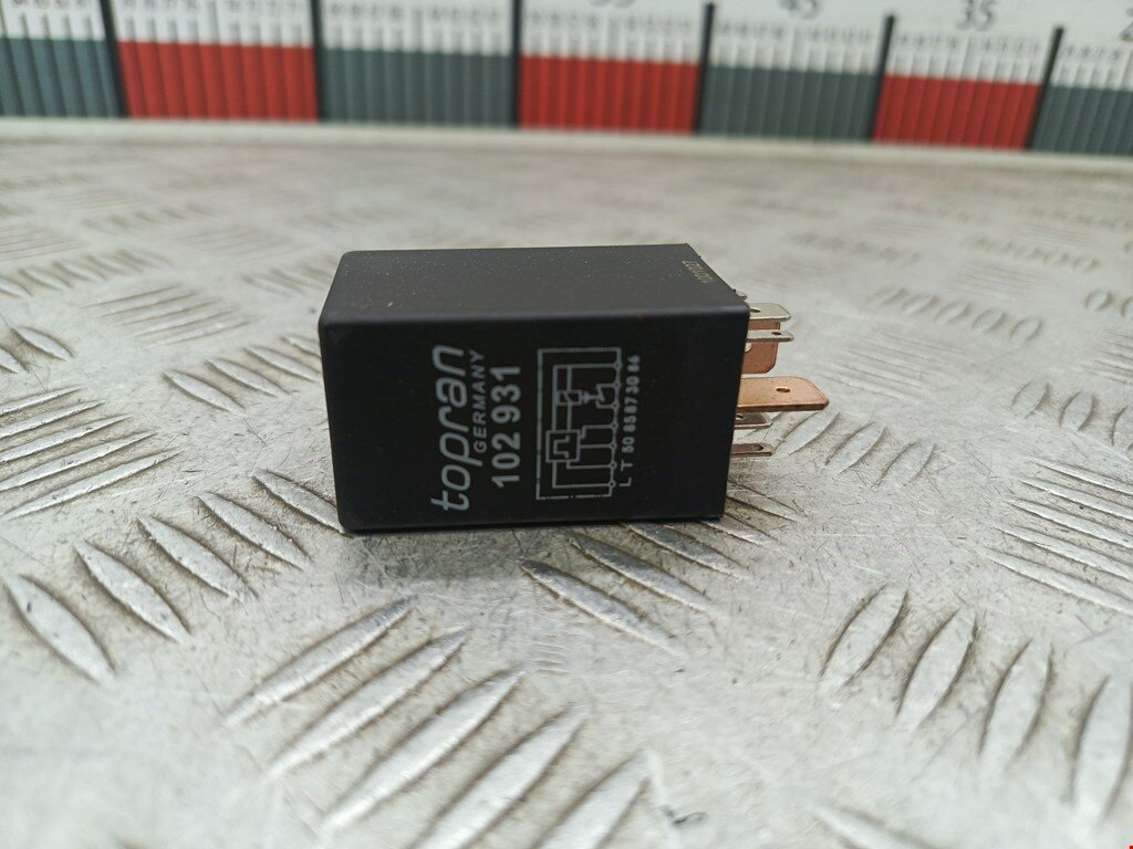 Реле свечей накала Volkswagen Golf 3 191911261C арт. 2255829