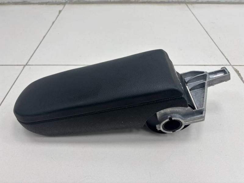 Подлокотник Volkswagen Polo Sed RUS 2011 кат.номер: 6R0867173XPA