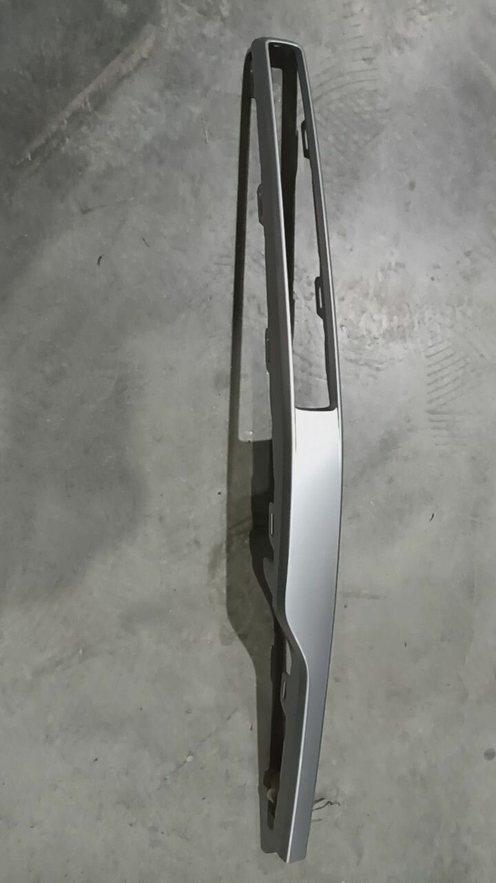 Молдинг бампера переднего левый (серебро) Chery Tiggo 4 FL (2018+) [1.5 16V 5MT внедорожник] 602000525AA