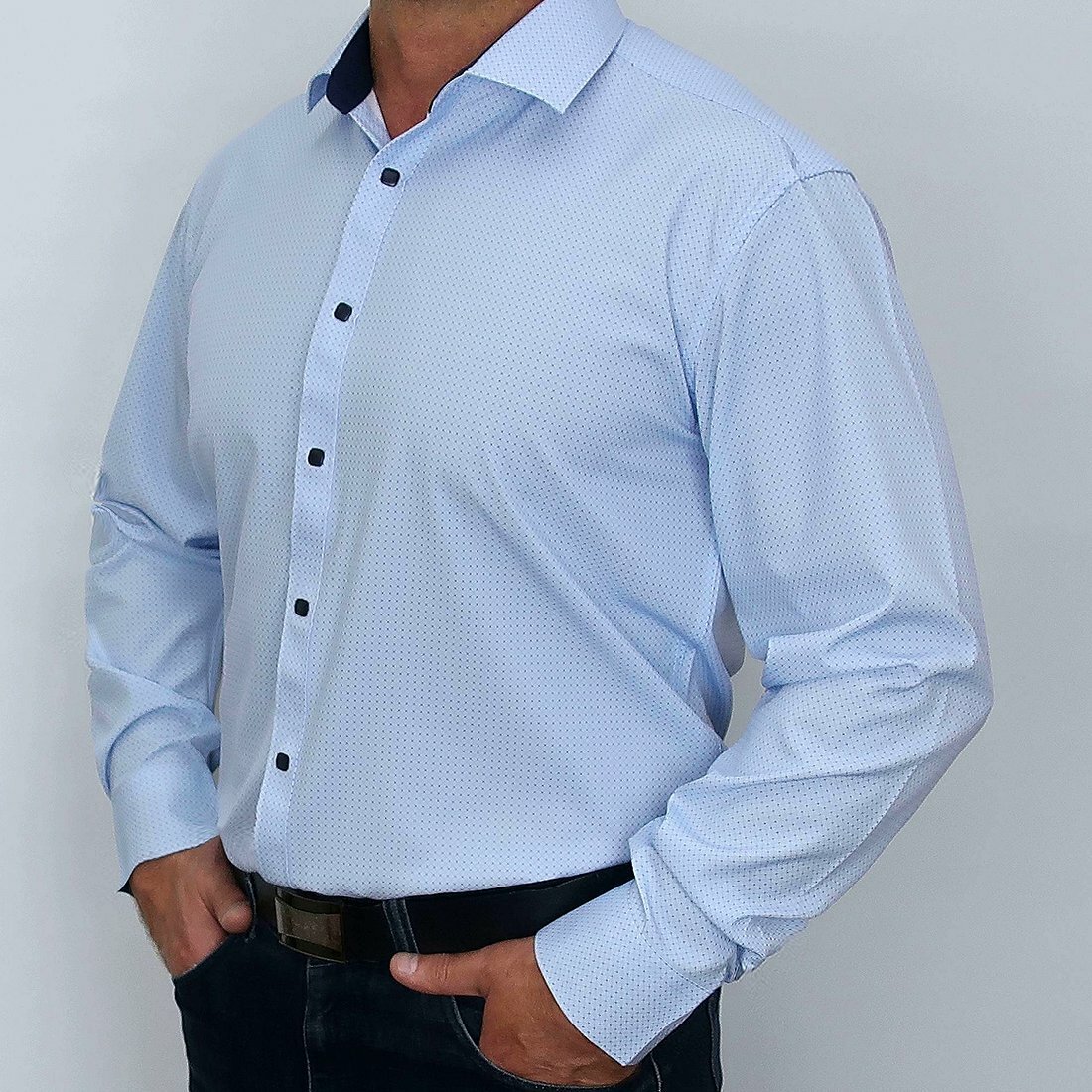 Рубашка Мужская рубашка с длинным рукавом приталенная, светлая сорочка на кнопках, рубаха на любой сезон, голубая в мелкий рисунок, без карманов, с отделкой рубашка Slim fit с приталенным кроем зауженная