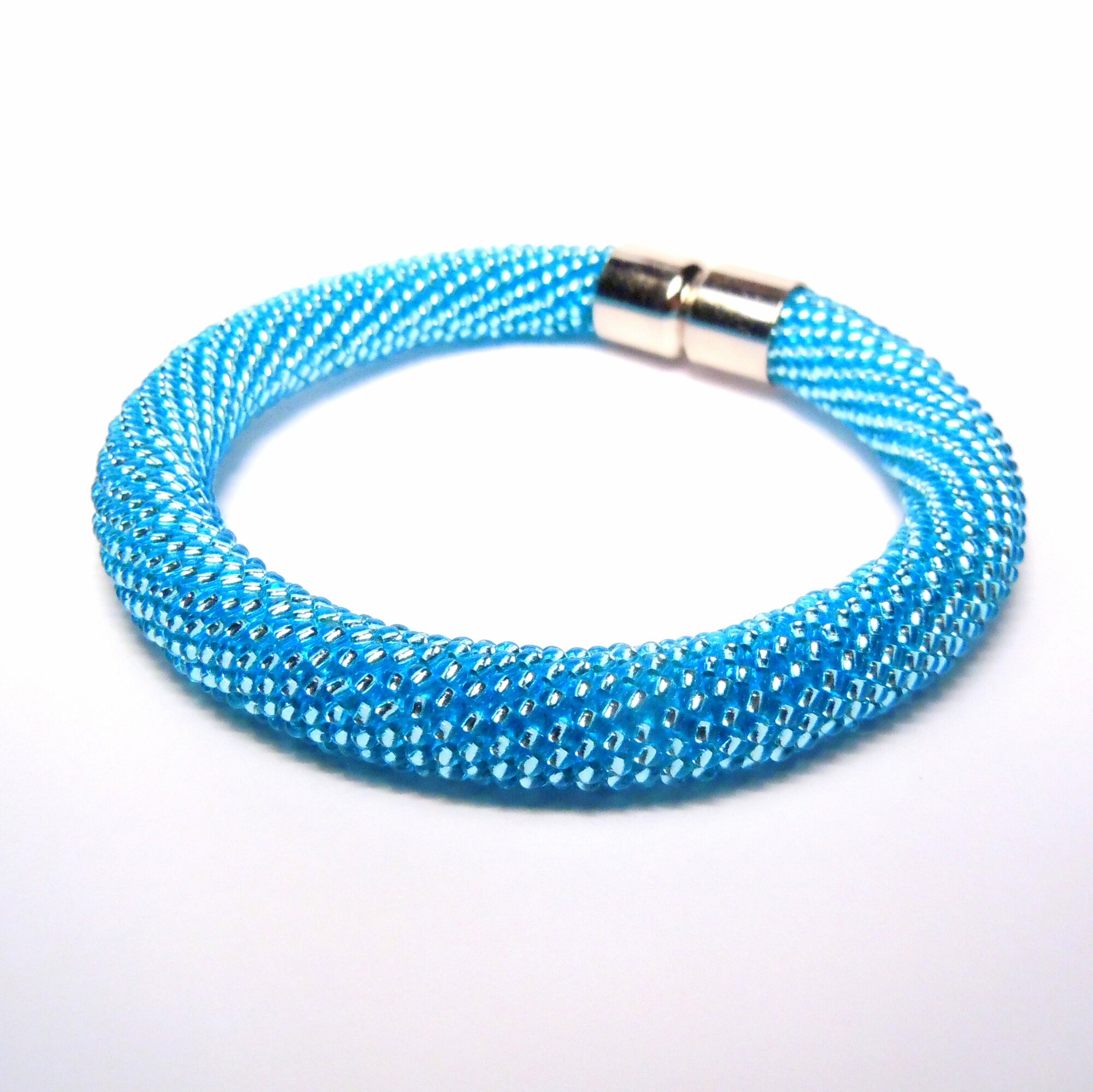 Жесткий браслет, бисер