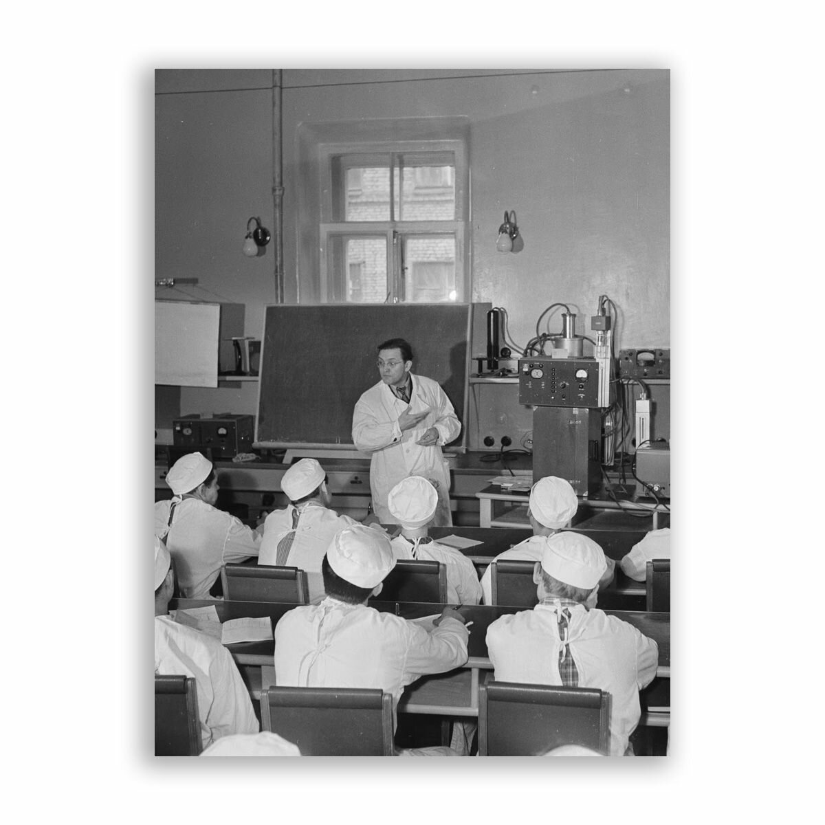 Советский постер, плакат на бумаге / Советские рабочие / Размер 30 x 40 см