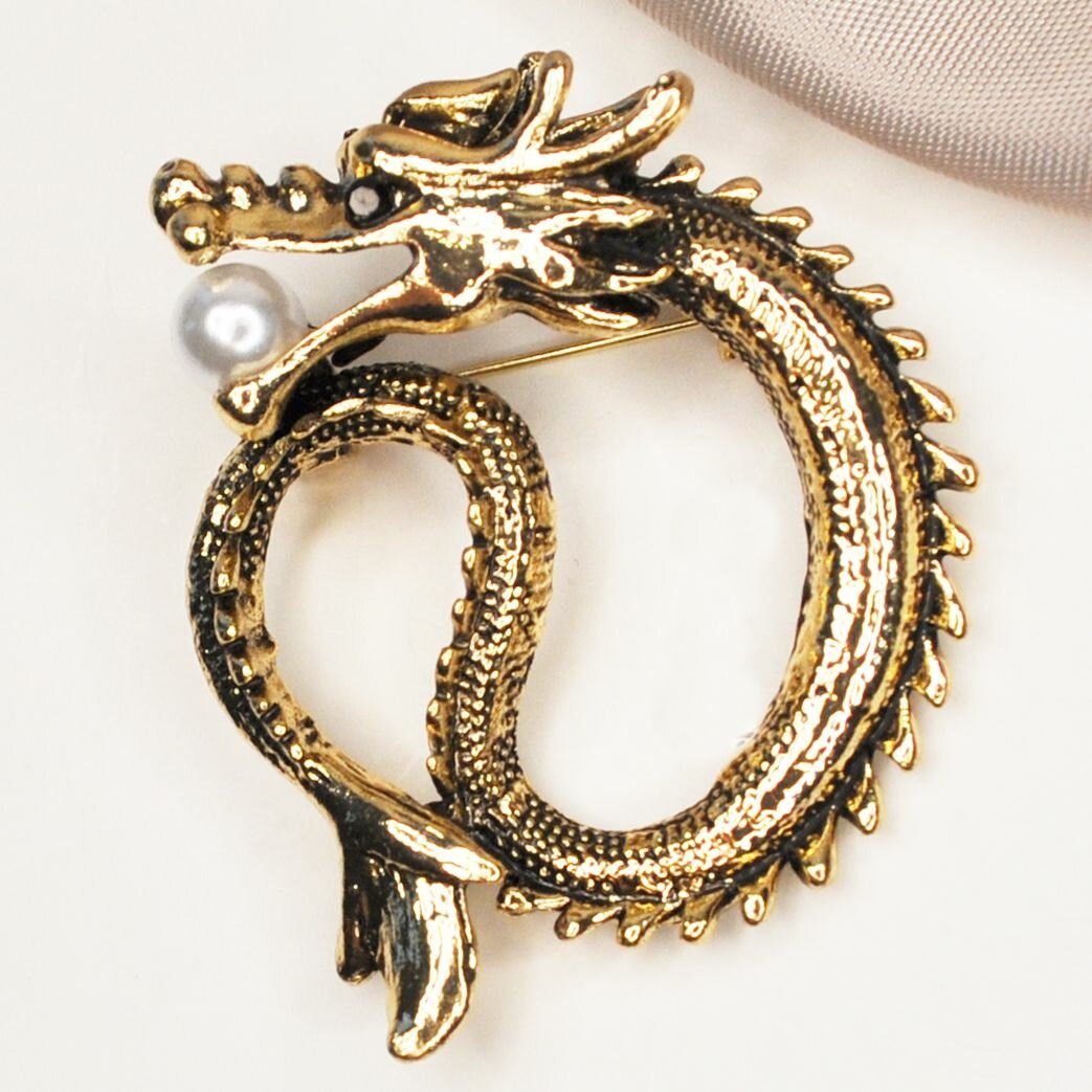 Брошь "Золотистый дракон". Бижутерный сплав, жемчуг искусственный.