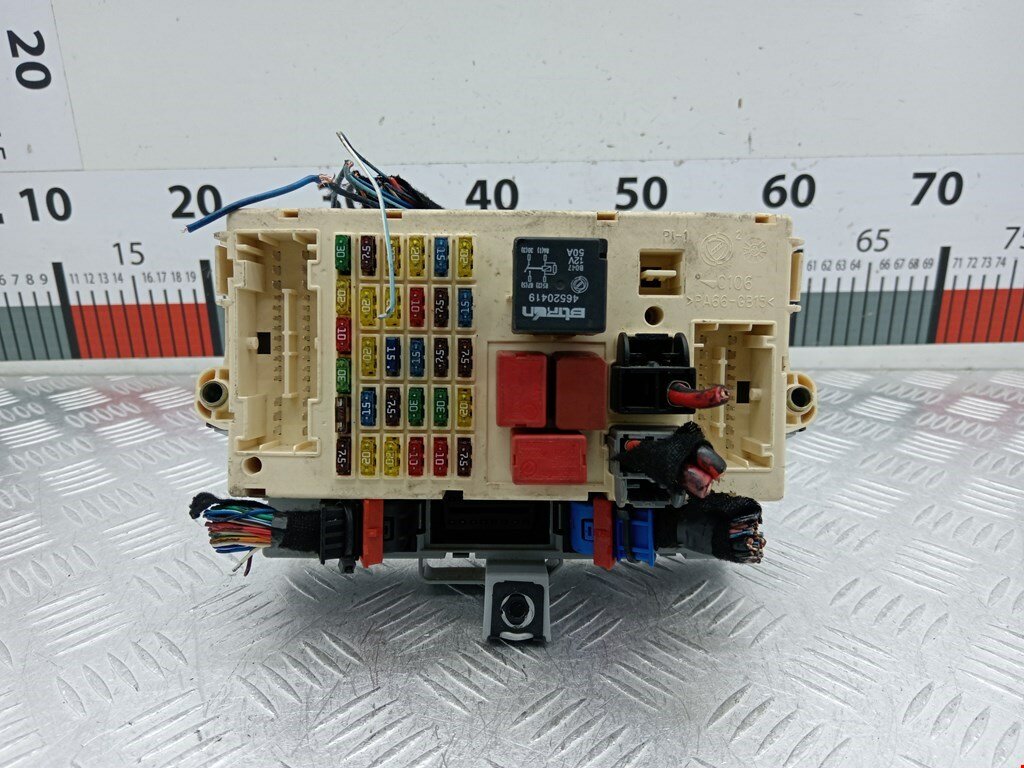 Блок предохранителей Fiat Stilo (192) 46750594 арт. 2052578