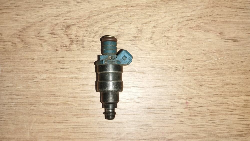 037906031AD Форсунка топливная 037906031AD