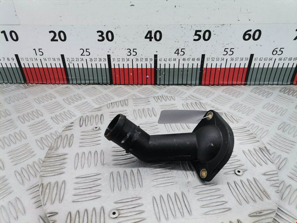 Корпус термостата Volkswagen Golf 4 06A121121C арт. 1875373