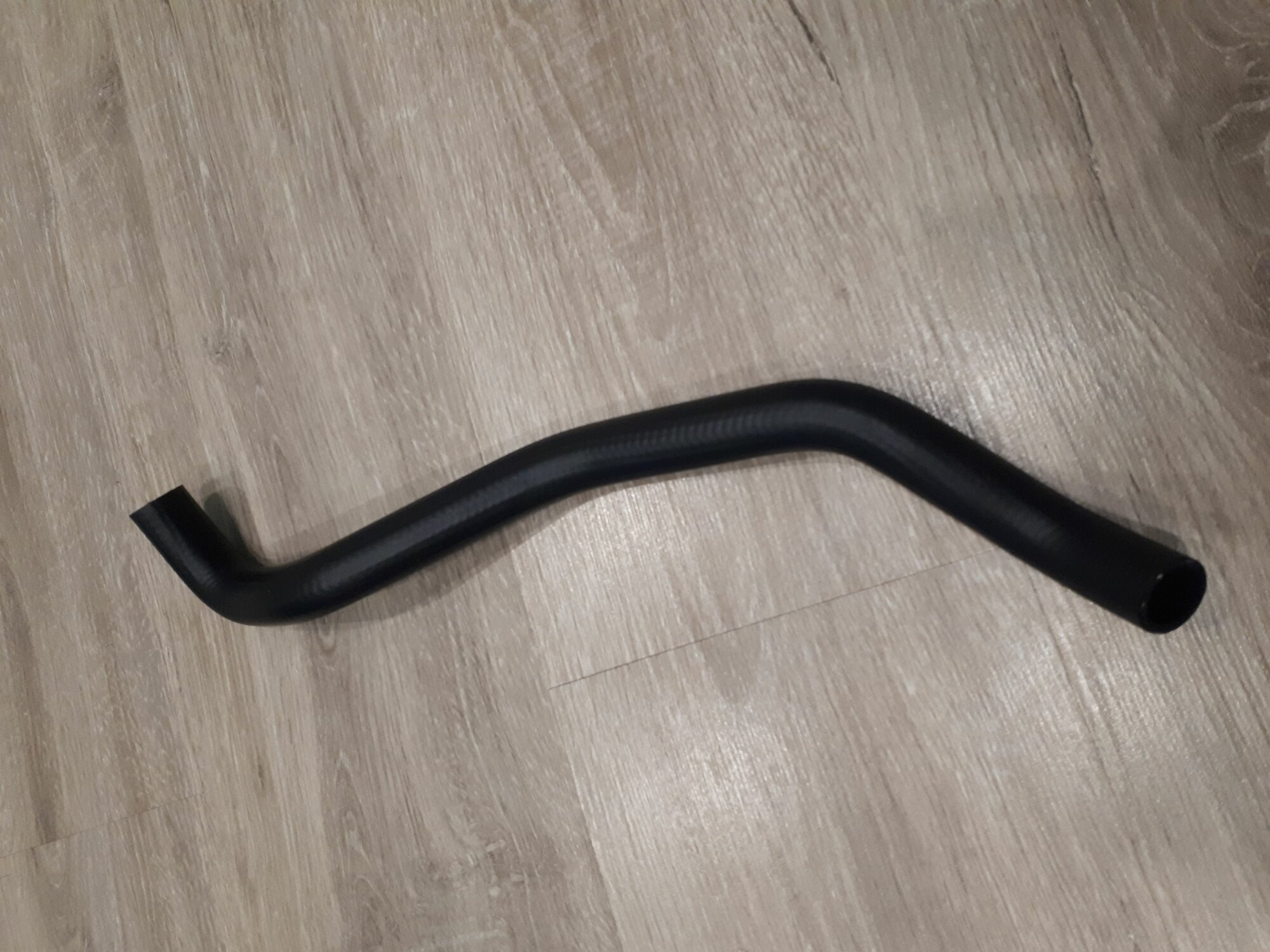 ВАЗ-2190. Патрубок расширительного бачка Лада Гранта