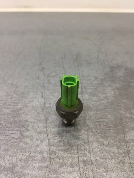 Датчик давления масла Ford Focus CB4 A0DA 2004 (б/у)