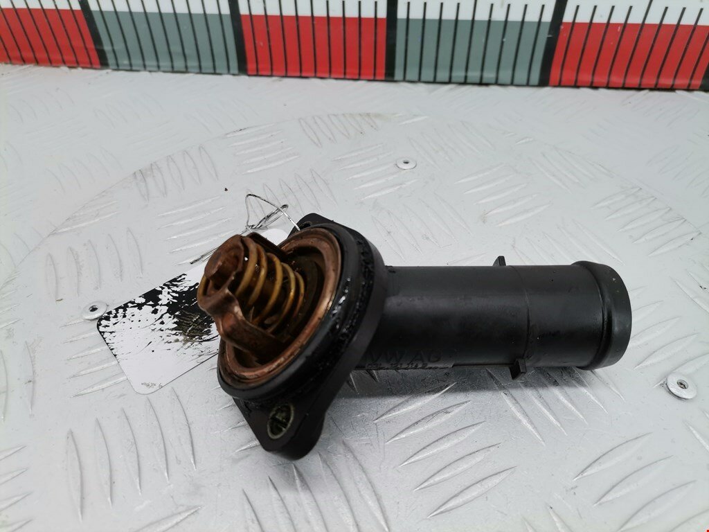 Корпус термостата Volkswagen Golf 6 03L121114B арт. 1674094