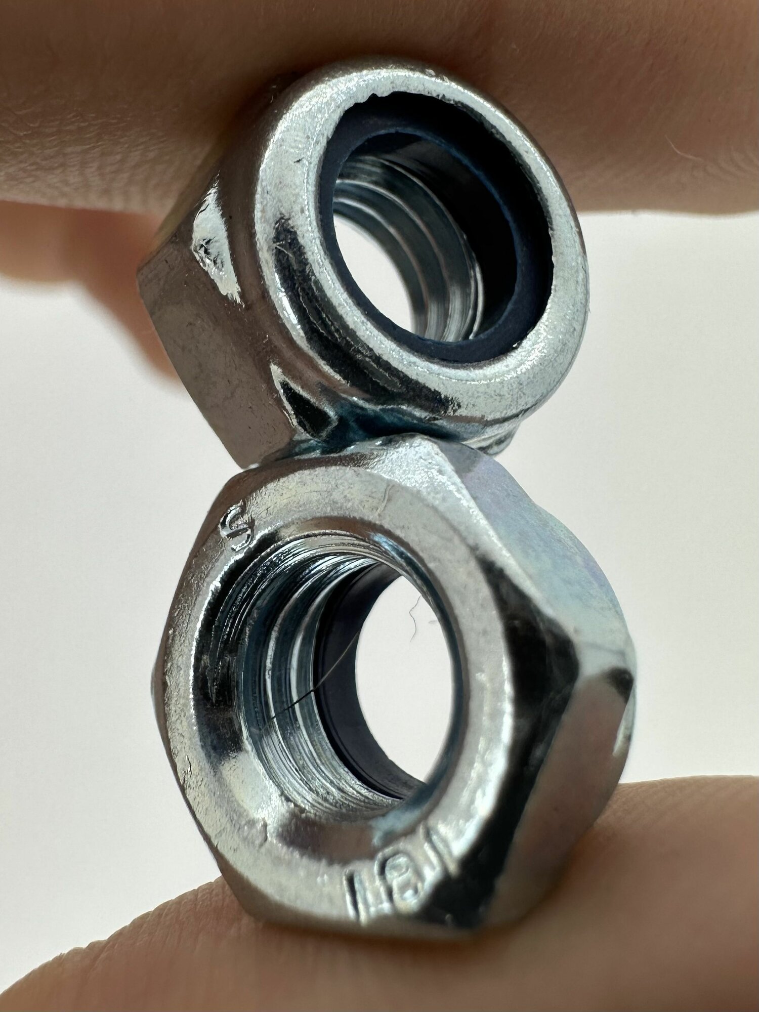 Гайка м8х1,25 с нейлоновым кольцом