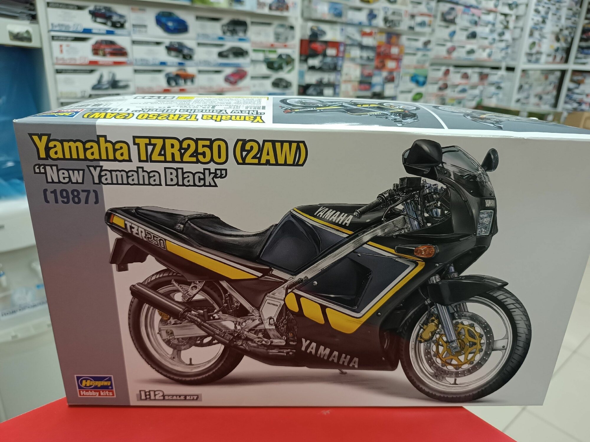 Сборная модель Hasegawa 1:12 21743 Мотоцикл Yamaha TZR250 (2AW) "New Yamaha Black"