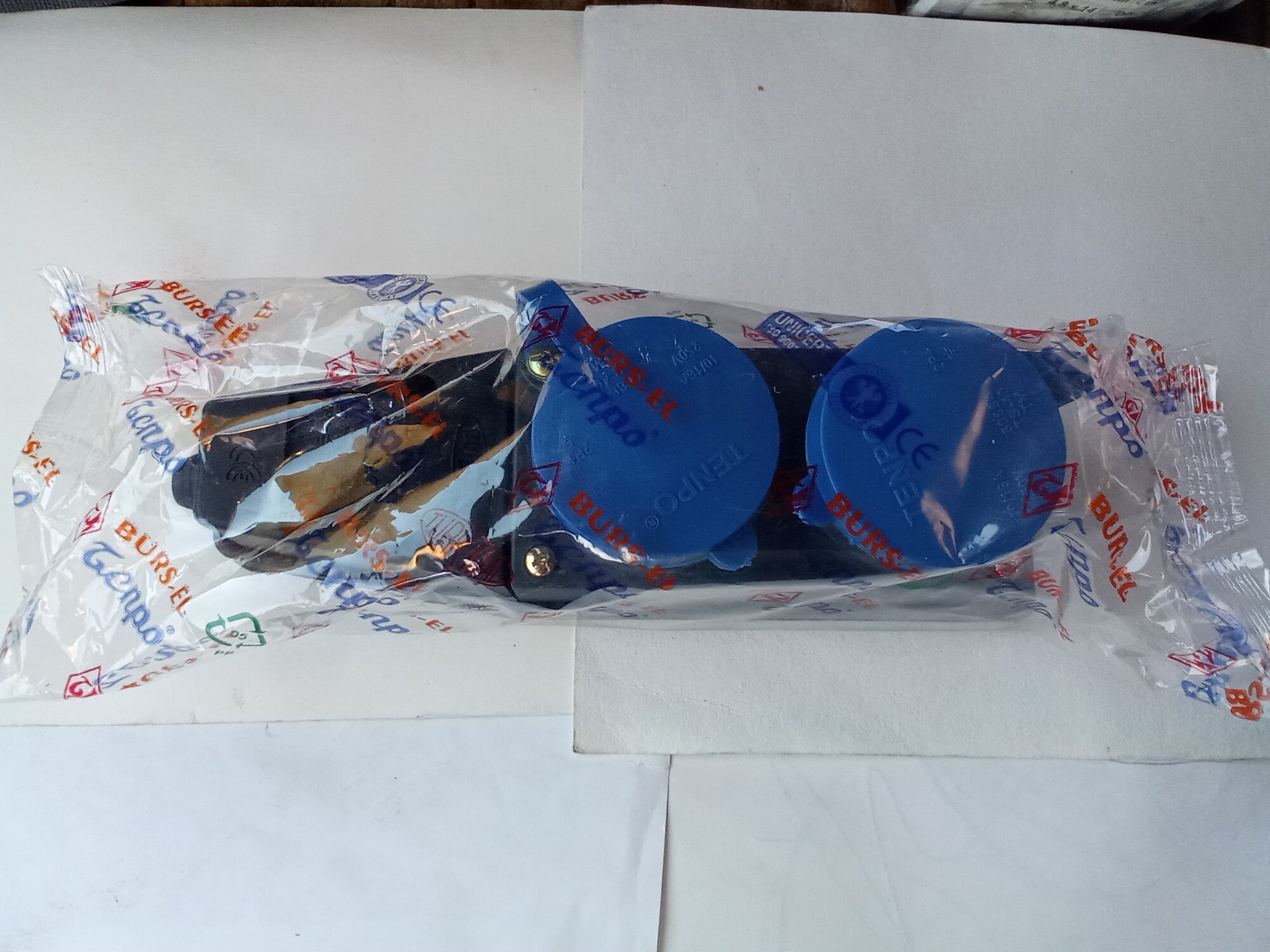 Каучуковая влагозащитная колодка на 2 розетки с заземлением