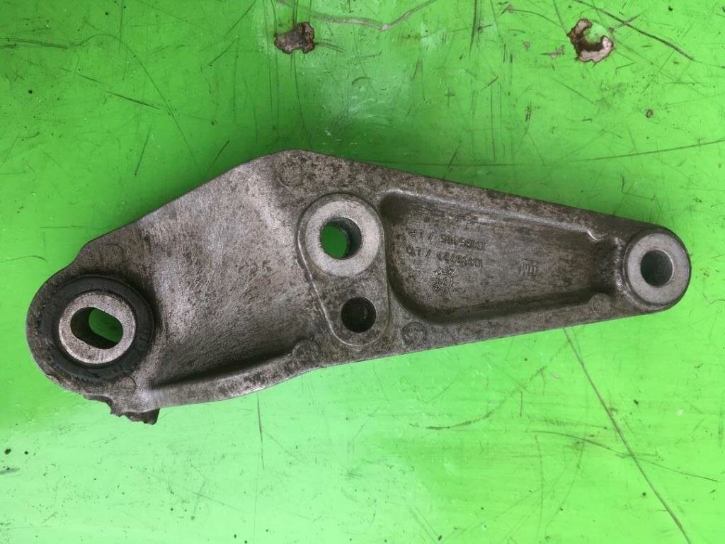 Кронштейн двигателя Opel Corsa D 2006-2014