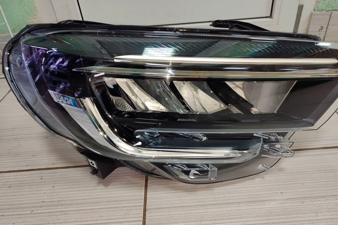 Фара светодиодная, правая, для Лада Веста, оригинал, с оригинальным охладителем.